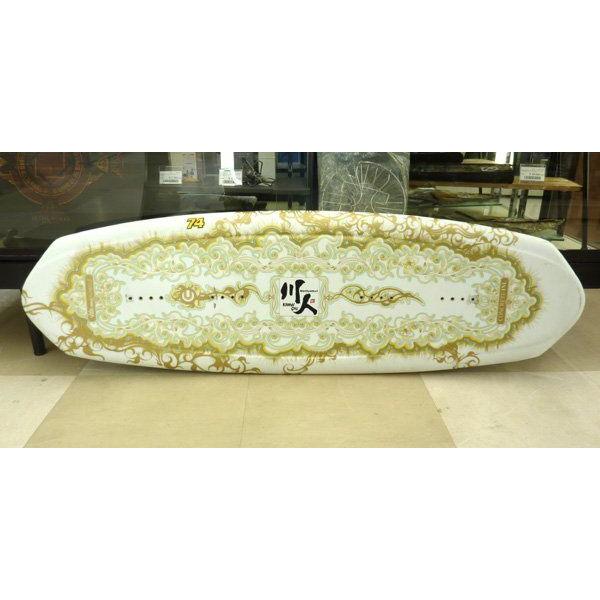 □メーカー：CONCRETE/コンクリート□商品名：ウェイクボード□サイズ：全長約 138cm×幅43cm×奥行8cm□状　態本商品は中古品でございます。通常使用に伴う擦れ、傷、清掃で取り切れないヨゴレがございます。ステッカーが貼られており...