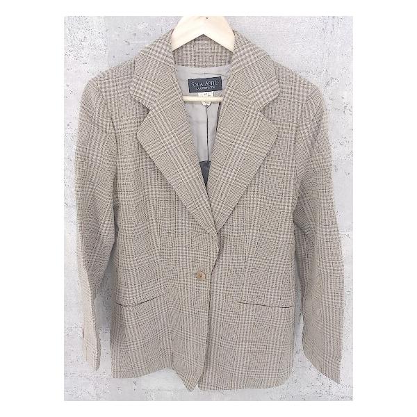 管理番号： 100279981472020240710ベースW289/木付属品： 替えボタン1個素材： 画像参照色： ベージュ系サイズ： 40梱包サイズ： 通常付属品： 替えボタン1個採寸サイズ： 通常