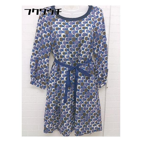 管理番号： 110907000117320211008ベースW176/野<br>付属品： ウエストリボン<br>　　　　 首回り内側にシミの様な汚れあり。。表面下部の所々にシミの様な汚れあり。<br>素材...