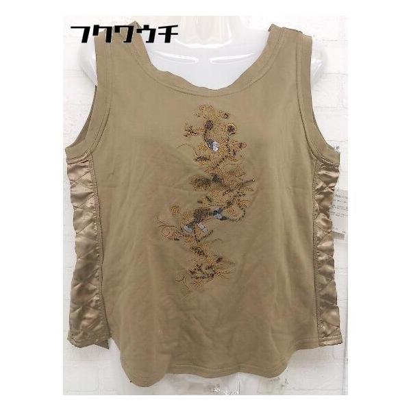 管理番号： 110915001467320210928ベースW973/菅付属品： タグ　　　　 前の持ち主が使用した際についた匂いの付着あり。素材： 画像参照色： ベージュサイズ： サイズ44梱包サイズ： 通常採寸サイズ： 着丈：約54cm...