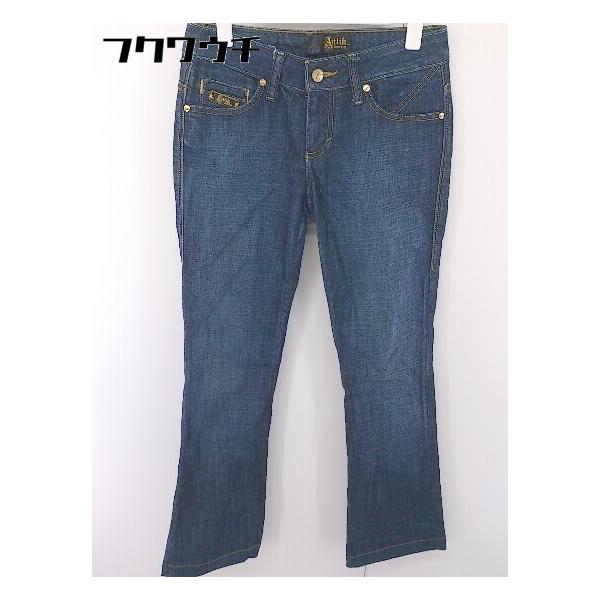 管理番号： 111202000392920241017ベースW377/愛付属品： 無<br>左脚裾に小破れあり。股部分に擦れあり。<br>背面ラインストーンが複数取れています。素材： 画像参照色： インディゴサイズ：...