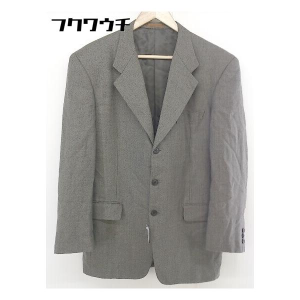 管理番号： 120218000325620241018ベースW334/横付属品： 無<br>ジャケットの内側にネーム刺繍あり。<br>肩パット入り素材： 画像参照色： グレージュ系サイズ： サイズ A6梱包サイズ： ...