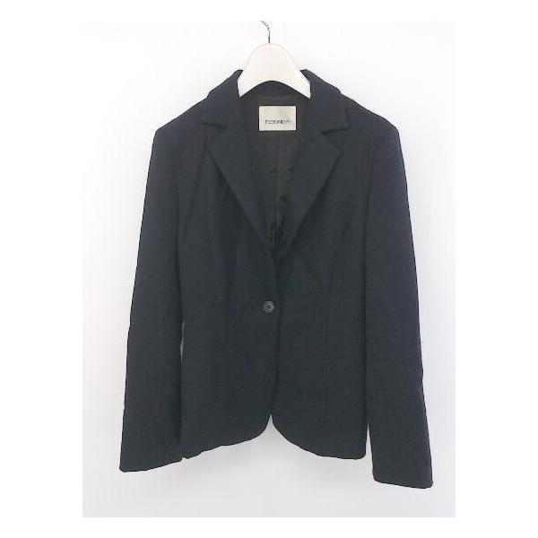 管理番号： 120420000735020220829ベースW303/菅付属品： 無　　　　 首周りに汚れあり。　　　　 所々に毛玉あり。素材： 画像参照色： ブラックサイズ： サイズ7梱包サイズ： 通常採寸サイズ： 着丈：約57cm　肩幅...