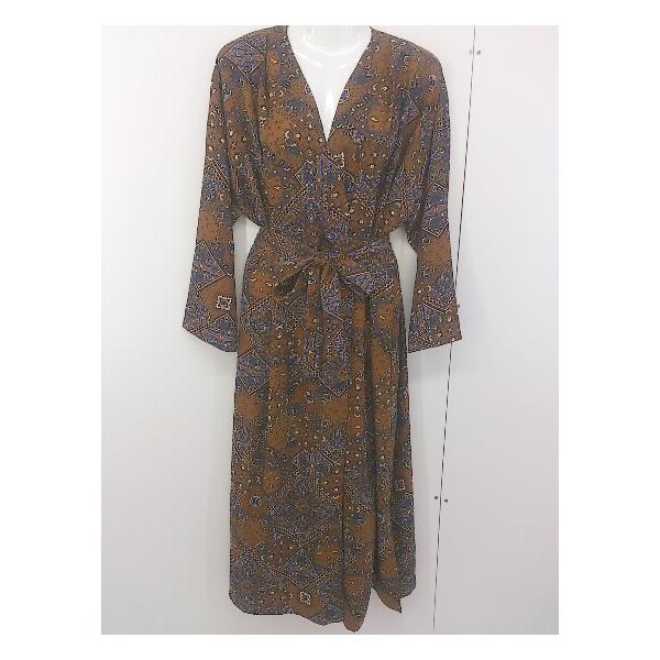 管理番号： 120616000380920220725ベースW909/宮付属品： ベルト素材： 画像参照色： ブラウン系サイズ： 表記なし梱包サイズ： 通常採寸サイズ： 着丈：約120cm　肩幅：約58cm　身幅：約69cm　袖丈：約45cm