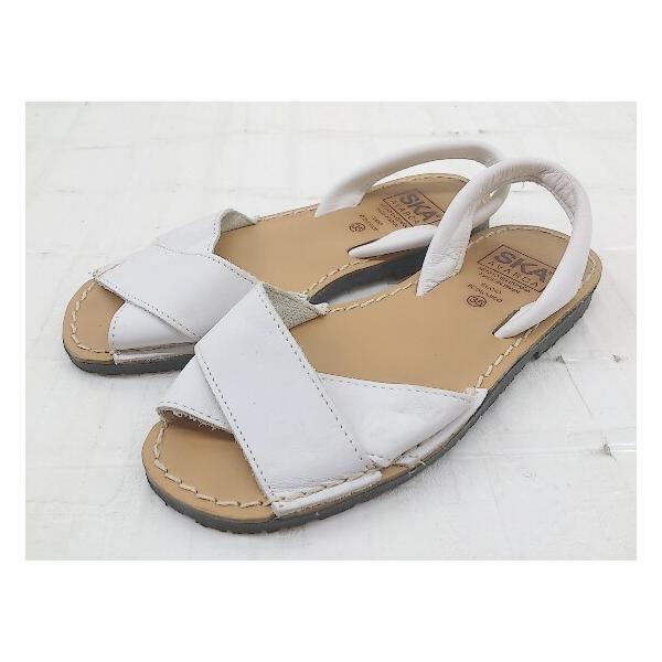 管理番号： 120627000976020220711ベースS347/勝付属品： 無　　　　 全体的に擦れ感あり。素材： レザー系/ラバーソール色： ホワイトサイズ： サイズ35梱包サイズ： 通常採寸サイズ： 底長：約23.5cm　底甲幅：...