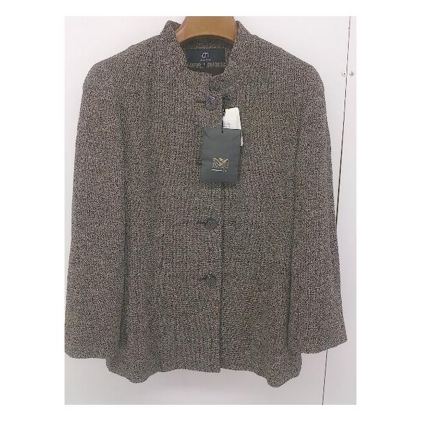 管理番号： 120629000187420220705ベースW1/林付属品： タグ　　　　 替えボタン1個　　　　 当て布素材： 画像参照色： ブラウン オフホワイトサイズ： サイズ９梱包サイズ： 通常採寸サイズ： 着丈：約60cm　肩幅：...