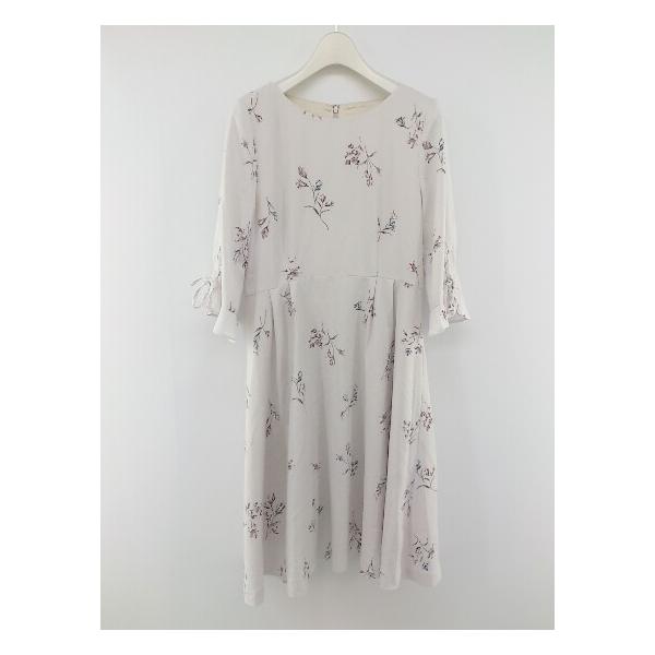 管理番号： 120929000613920230407ベースW107/山付属品： 無　　　　 使用感あり。素材： 画像参照色： グレージュ系 ワインレッド ホワイトサイズ： サイズS梱包サイズ： 通常採寸サイズ： 着丈：約86cm　肩幅：約...