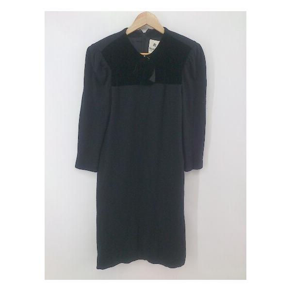 管理番号： 121228000130420240603ベースW76/由付属品： 無<br>多少の毛羽立ちあり。<br>リボンは取り外し可能です。素材： 画像参照色： ブラックサイズ： サイズ9梱包サイズ： 通常付属品...