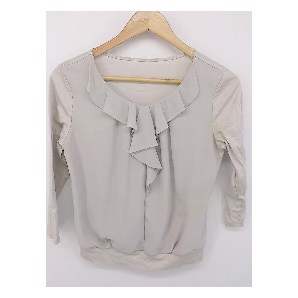 管理番号： 130106000097920240603ベースW831/勝付属品： 無<br>脇下にシミの様な汚れあり。素材： 画像参照色： グレーサイズ： サイズ38梱包サイズ： 通常付属品： 無<br>脇下にシミの...