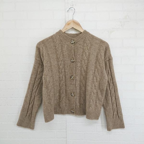 管理番号： 130211000040620240603ベースW662/長付属品： 無<br>保管時のシワがついております。素材： 画像参照色： ベージュサイズ： サイズF梱包サイズ： 通常付属品： 無<br>保管時の...