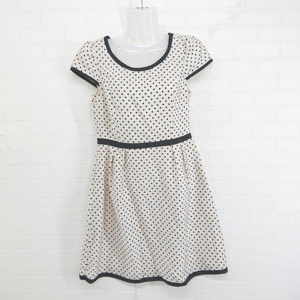 管理番号： 130324002335820240604ベースW141/成EX付属品： 無<br>前面左袖口、ウエスト左脇部分にシミの様な汚れあり。素材： 画像参照色： ベージュ系 ブラックサイズ： サイズ38梱包サイズ： 通常付...