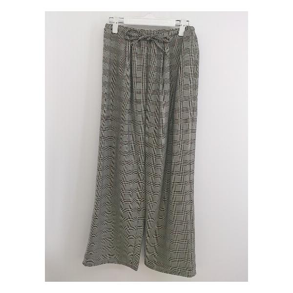 管理番号： 130331000030220240604ベースW129/由付属品： 無<br>多少の使用感あり。素材： 画像参照色： ブラック ホワイト系サイズ： 表記なし梱包サイズ： 通常付属品： 無<br>多少の使...