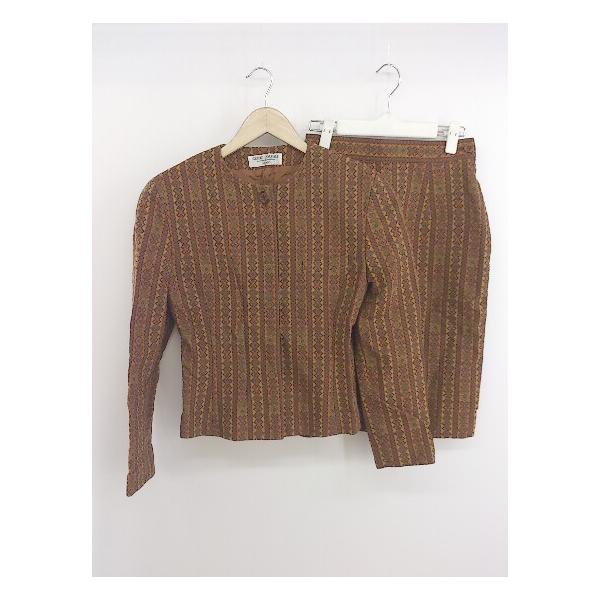 管理番号： 130410000382420240604ベースW142/由付属品： 無<br>全体的に使用感あり。素材： 画像参照色： オレンジブラウン系サイズ： サイズ42梱包サイズ： 通常付属品： 無<br>全体的...