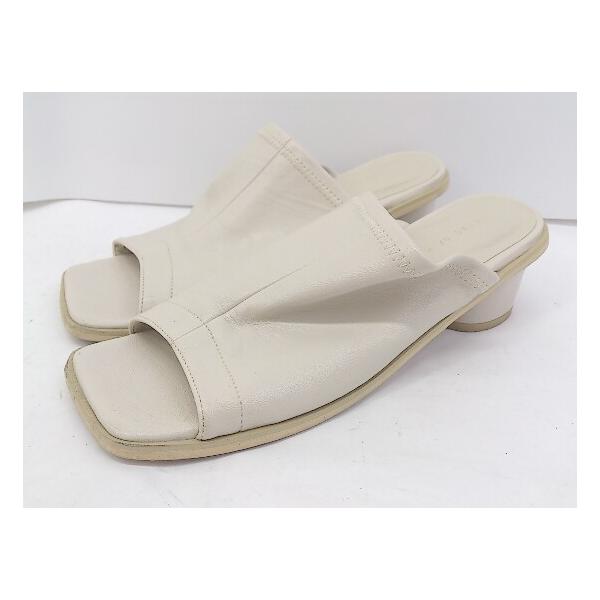 管理番号： 130509000205720240604ベースS111/石付属品： 無<br>アウトソールかかと部分に擦り減りあり。インソールに剥がれあり。つま先部分に汚れあり。シワあり。素材： レザー系/ラバーソール色： ベージ...