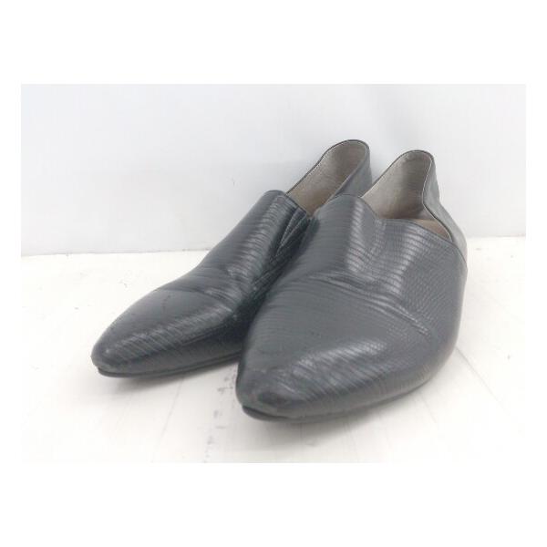 管理番号： 130512001461620240604ベースS566/横付属品： 無<br>つま先、踵部分に擦れ、レザーの剥がれあり素材： レザー系/ラバーソール色： ブラックサイズ： サイズ 40梱包サイズ： 通常付属品： 無...