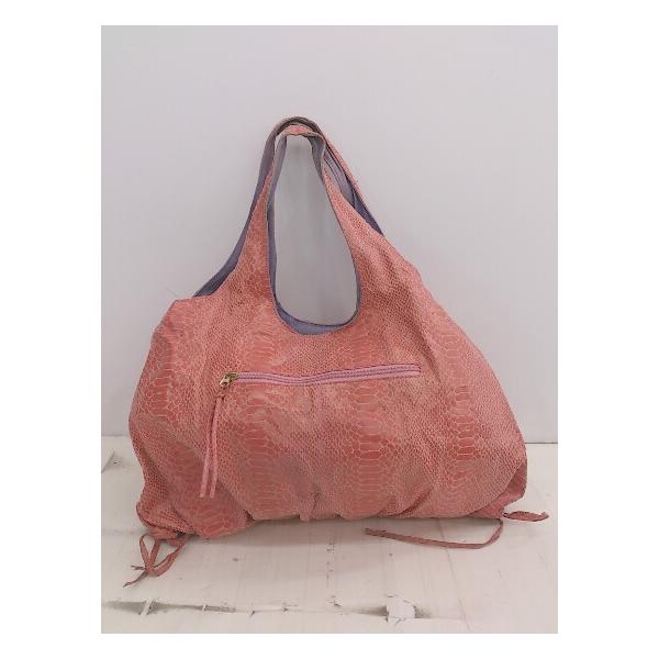 管理番号： 130530000588520240920ベースB7/由付属品： 無<br>全体的に擦れ、汚れあり。<br>内側、全体的に汚れあり。素材： レザー系色： コーラルピンク系サイズ： 0梱包サイズ： 通常付属...