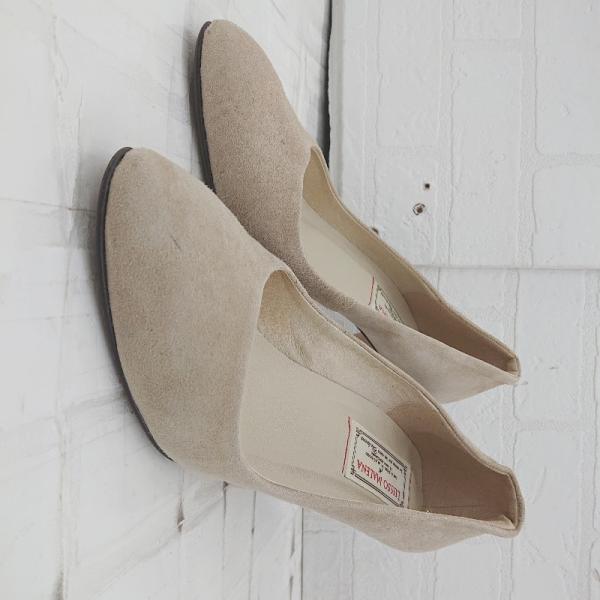 管理番号： 130612001619820240920ベースS449/勝付属品： 無素材： スウェード系/ラバーソール色： ベージュサイズ： サイズM梱包サイズ： 通常付属品： 無採寸サイズ： 通常