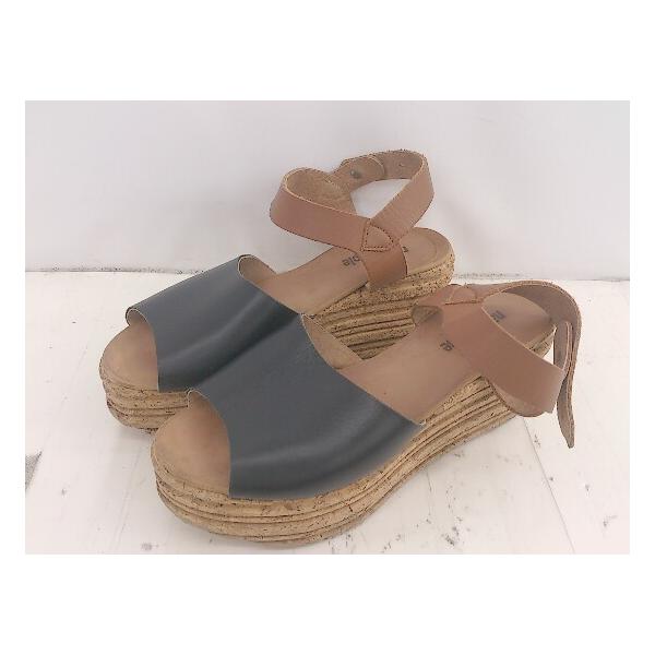 管理番号： 130616001910420240920ベースS426/長付属品： 無<br>全体的に擦れあり。<br>アウトソールに擦り減りあり。素材： レザー系/ラバーソール色： ブラック ブラウンサイズ： サイズ...