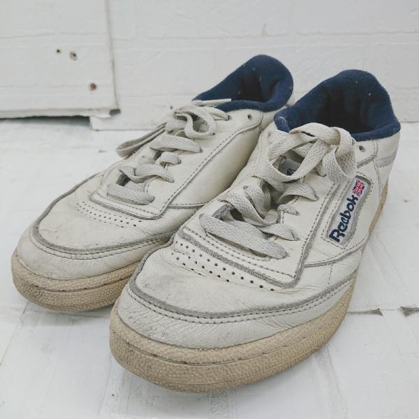 管理番号： 130621001926920230919ベースS595/横付属品： 無<br>全体的に汚れあり。<br>ラバー部分に変色あり。素材： レザー系/ラバーソール色： オフホワイト ネイビーサイズ： サイズ ...