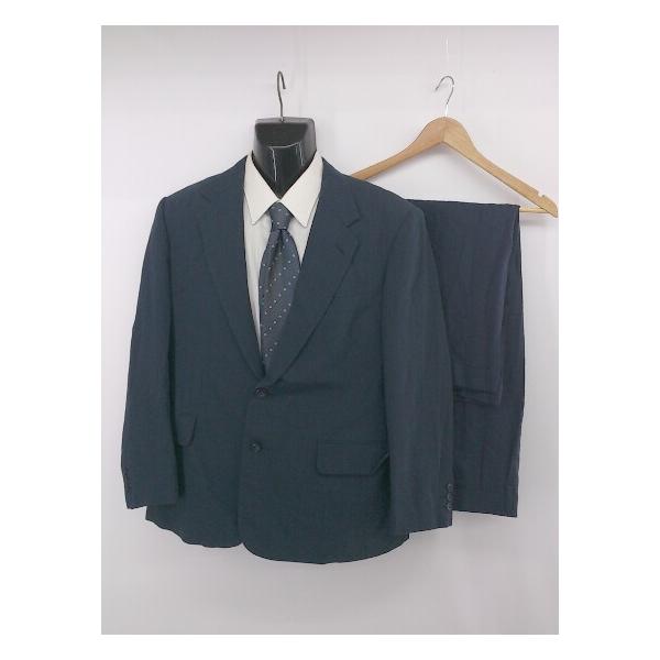 管理番号： 130704001247520250121ベースW767/長付属品： 無<br>全体的に擦れ感あり。<br>ジャケット襟、パンツ股部分にシミのような汚れあり。素材： 画像参照色： ネイビーサイズ： 表記な...