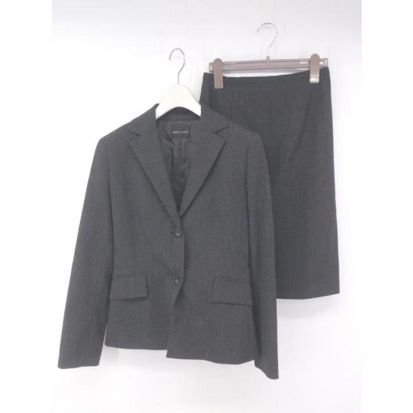 管理番号： 130704001987020230922ベースW157/石付属品： 替えボタン2個<br>上下のサイズが異なる商品ですのでご確認の上ご購入下さい。<br>肩パッド入り。素材： 画像参照色： ダークグレー...