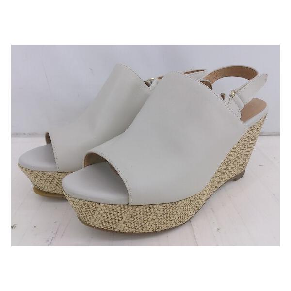 管理番号： 130824001588420240920ベースS825/菅付属品： 無<br>ソールに剥がれあり。<br>所々に汚れあり。素材： レザー系/ラバーソール色： ライトグレージュサイズ： サイズ38梱包サイ...