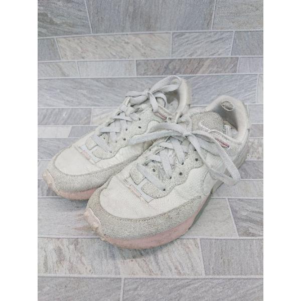 管理番号： 140529001849720240611ベースS/友付属品： 無<br>全体的に擦れ、汚れあり<br>内側かかと部分に擦れあり素材： 合成繊維系/ラバーソール色： ホワイトサイズ： サイズ24.5cm梱...