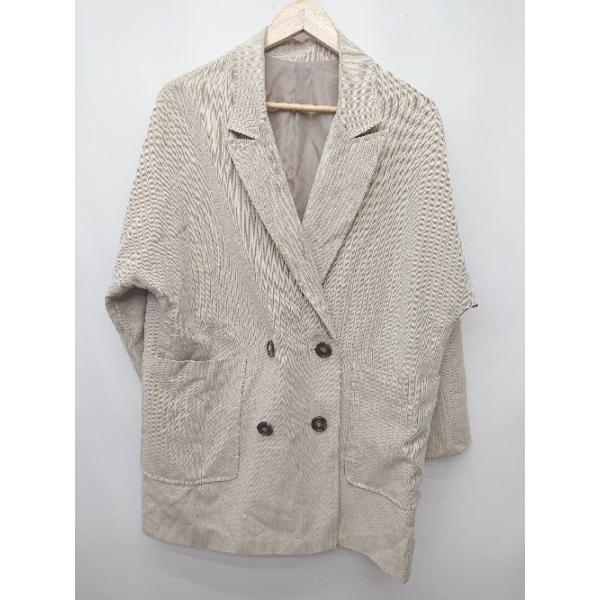 管理番号： 140611000263420240628ベースW3/七付属品： 無<br>首周り・袖口に汚れあり。素材： 画像参照色： ベージュサイズ： サイズM梱包サイズ： 通常付属品： 無<br>首周り・袖口に汚れ...