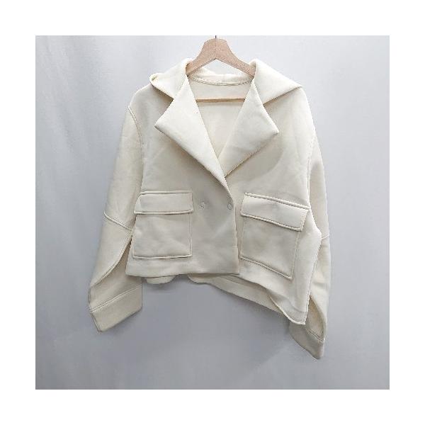 管理番号： 140806002744620240920ベースW/U付属品： 無<br>両ポケット 両袖 背面下  襟内側に汚れあり。 首元部分 使用に伴う色褪せ感あり。素材： 画像参照色： アイボリーサイズ： サイズF梱包サイズ...