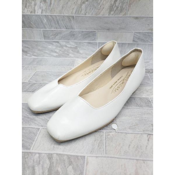 管理番号： 140820000475720240920ベースS38/小付属品： 無<br>使用感あり。素材： レザー系/ラバーソール色： ホワイトサイズ： サイズ22.5ｃｍ梱包サイズ： 通常付属品： 無<br>使用...