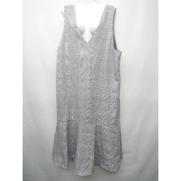 管理番号： 140820001019220240920ベースW121/辻付属品： 無<br>背面下部に汚れあり。素材： 画像参照色： グレーサイズ： サイズ3L梱包サイズ： 通常付属品： 無<br>背面下部に汚れあり...