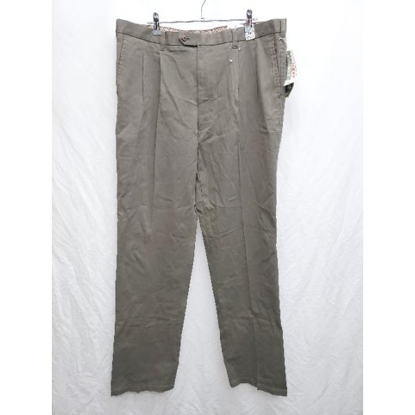 管理番号： 140820003388720241128ベースW212/増付属品： 新品タグ素材： 画像参照色： カーキ ブラウン系サイズ： サイズウエスト100梱包サイズ： 通常付属品： 新品タグ採寸サイズ： 通常