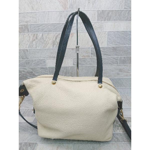 管理番号： 140909000890020241011ベースB37/七付属品： 無<br>持ち手、ショルダーベルトにダメージあり。<br>内側に汚れあり。素材： レザー系色： アイボリーサイズ： 0梱包サイズ： 通常...