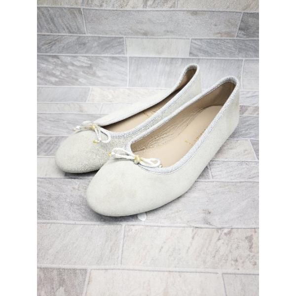 管理番号： 140909004068920240920ベースS102/辻付属品： 無<br>所々に汚れあり。<br>アウトソールに擦り減りあり。素材： スエード系/ラバーソール色： ライトグレーサイズ： サイズ35梱...