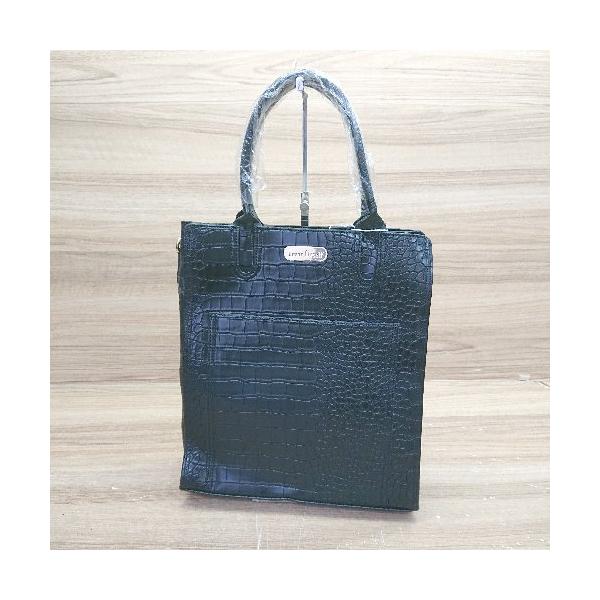 管理番号： 140910000739820241021ベースB/NY付属品： 新品タグ、ショルダー紐付属<br>角に擦れ感あり。素材： レザー系色： ブラックサイズ： 0梱包サイズ： 通常付属品： 新品タグ、ショルダー紐付属&l...