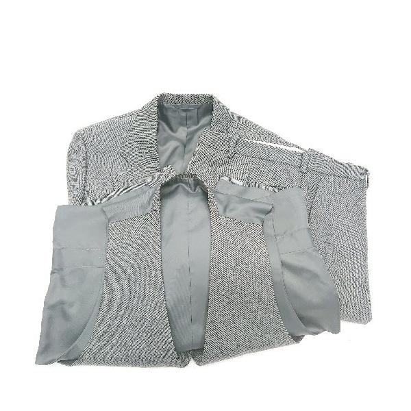 管理番号： 141209001183220250128ベースW/M付属品： 無<br>内側ポケット部分に名前刺繍あり素材： 画像参照色： グレーサイズ： サイズAY6梱包サイズ： 通常付属品： 無<br>内側ポケット...