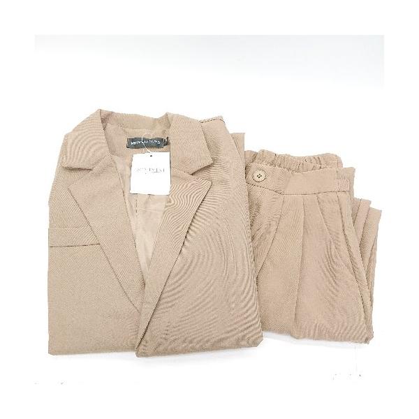 管理番号： 141226001702220250128ベースW/W付属品： ジャケット新品タグ有<br>左袖にシミあり。素材： 画像参照色： キャメル系サイズ： サイズM梱包サイズ： 通常付属品： ジャケット新品タグ有<b...