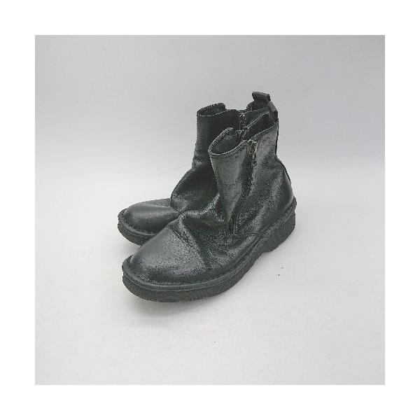 管理番号： 141226001709120250227ベースS/W付属品： 無<br>つま先、かかと部分に履きしわ跡あり。ソール底面に汚れ、削れあり。素材： 革系/ラバー系ソール色： ブロックサイズ： サイズ22.5梱包サイズ：...