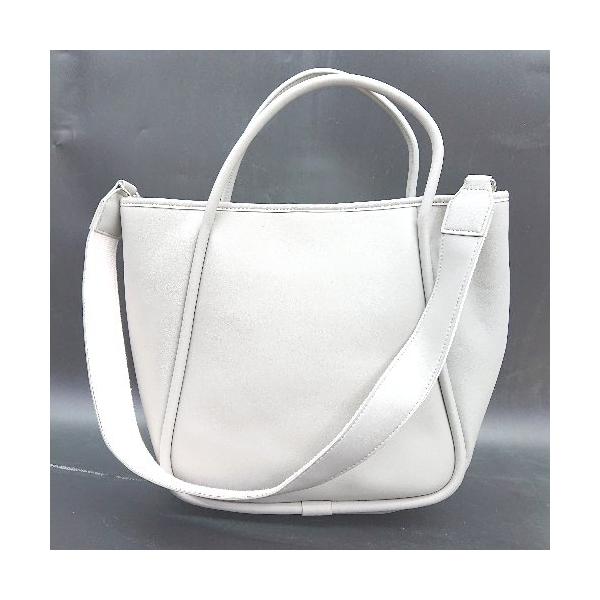 管理番号： 150203001208820250512ベースB/H付属品： ショルダーストラップ取り外し可能<br>鞄の中に汚れあり素材： レザー系色： グレー系サイズ： 0梱包サイズ： 通常付属品： ショルダーストラップ取り外...