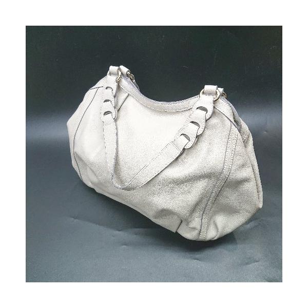 管理番号： 150206000047520250318ベースB/H付属品： 無<br>内側に汚れあり素材： 合成皮革系色： グレー系サイズ： 0梱包サイズ： 通常付属品： 無<br>内側に汚れあり採寸サイズ： 通常