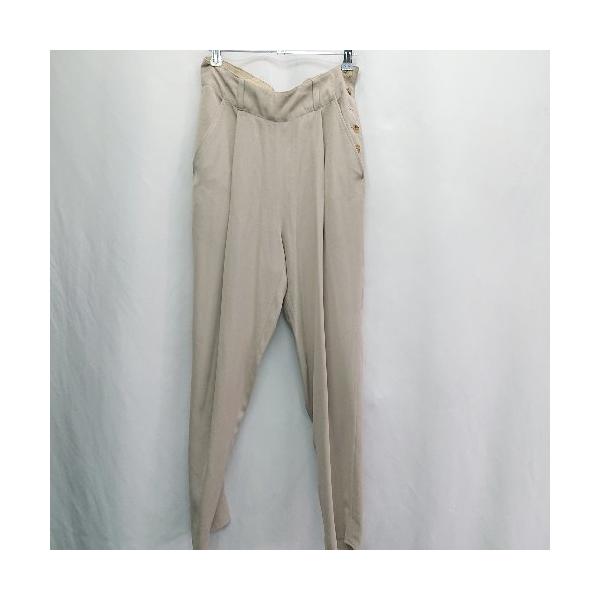 管理番号： 150306001548320250513ベースW/H付属品： 無<br>内側に名前記載あり素材： 画像参照色： ベージュ系サイズ： サイズ表記なし梱包サイズ： 通常付属品： 無<br>内側に名前記載あり...