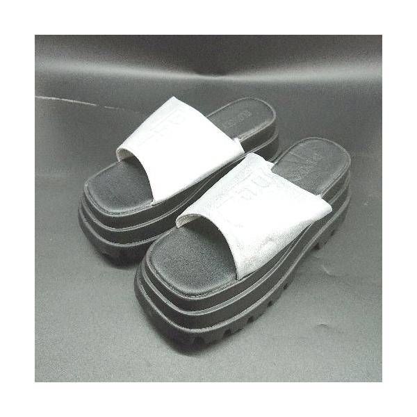 管理番号： 150424002110220250520ベースS/F付属品： 無<br>甲部分しわあり素材： 天然皮革/ラバーソール色： ブラックシルバー系サイズ： サイズM梱包サイズ： 通常付属品： 無<br>甲部分...