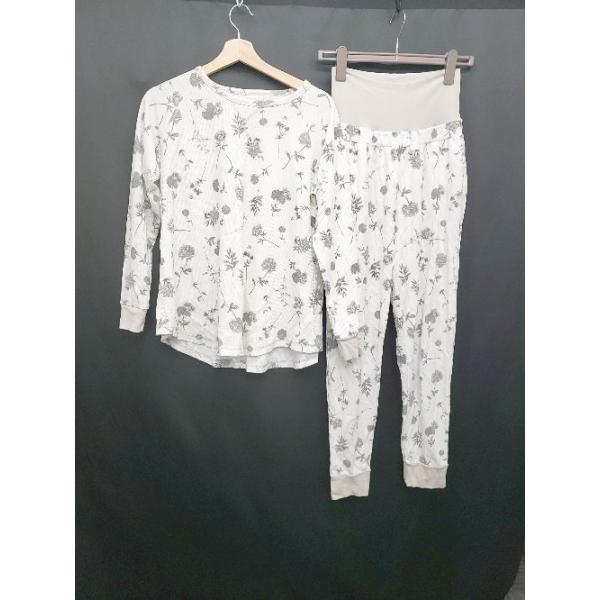 管理番号： 150625000171620250822ベースW22/増付属品： 無<br>使用に伴う毛羽立ちあり。<br>正面下部に薄い汚れあり。素材： 画像参照色： ホワイト グレー系サイズ： サイズM/L梱包サイ...