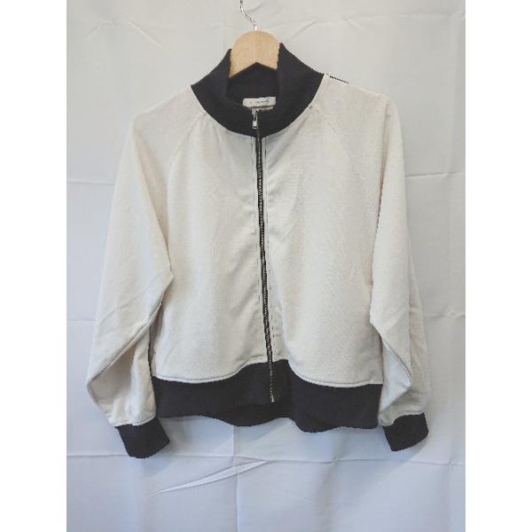 管理番号： 150716001597820250822ベースW/石付属品： 無<br>正面中部に色移りのようなものあり。素材： 画像参照色： ホワイト系サイズ： サイズF梱包サイズ： 通常付属品： 無<br>正面中部...