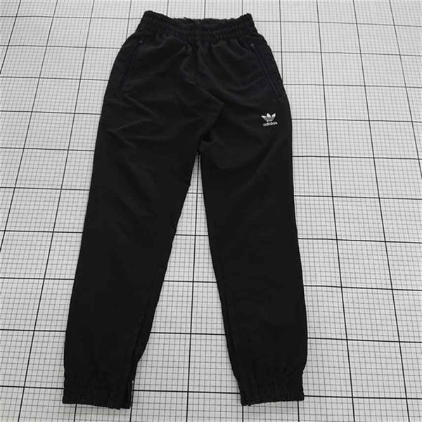 管理番号： 150806000237220251016ベースW/小付属品： 無<br>右ポケットのジップに破損あり。素材： 画像参照色： ブラック系サイズ： サイズXS梱包サイズ： 通常付属品： 無<br>右ポケット...