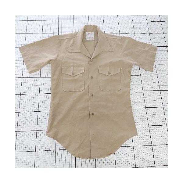 管理番号： 150806001502020250910ベースW増/付属品： 無<br>所々に小さな汚れあり。<br>襟裏にぺんで記入した跡あり。<br>そでに糸つれによる小さな穴あり。素材： 画像参照色：...