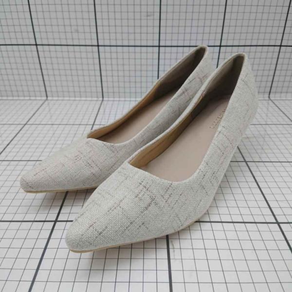 管理番号： 150825003495420251024ベースS/H付属品： 無<br>採寸は1cm各の格子背景で行っております。素材： /ソール色： LELIEN PLUS パンプス アイボリー系 40サイズ： 0梱包サイズ： ...