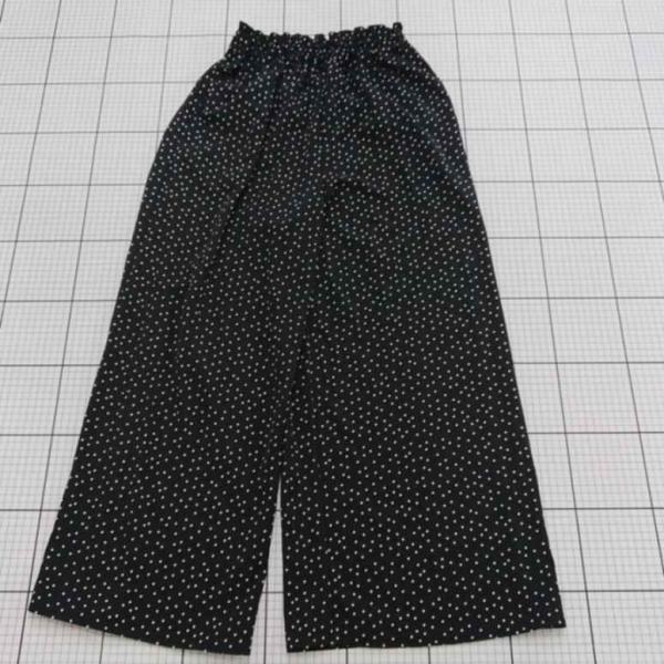 管理番号： 150825003940920251027ベースW/鈴付属品： 無<br>採寸は1cm各の格子背景で行っております。素材： 画像参照色： ?LOWRYS FARM ドット柄ワイドパンツ ブラック系 Fサイズサイズ： ...