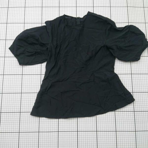 管理番号： 150826002079420251029ベースW/K付属品： 無素材： 画像参照色： SALON adam et rop? パフスリーブブラウス ブラック系 FREEサイズサイズ： 0梱包サイズ： 通常付属品： 無採寸サイズ： 通常