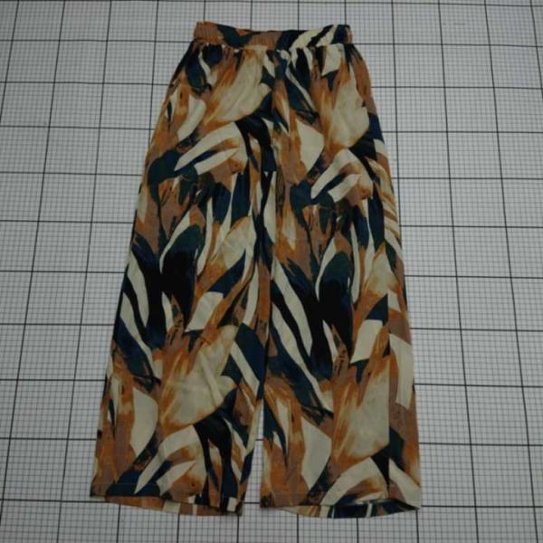 管理番号： 150826003599620251208ベースW/鈴付属品： 無<br>採寸は1cm各の格子背景で行っております。若干の汚れあり素材： 画像参照色： 【ルコリ le colis】4604452 総柄 ワイドパンツ ...